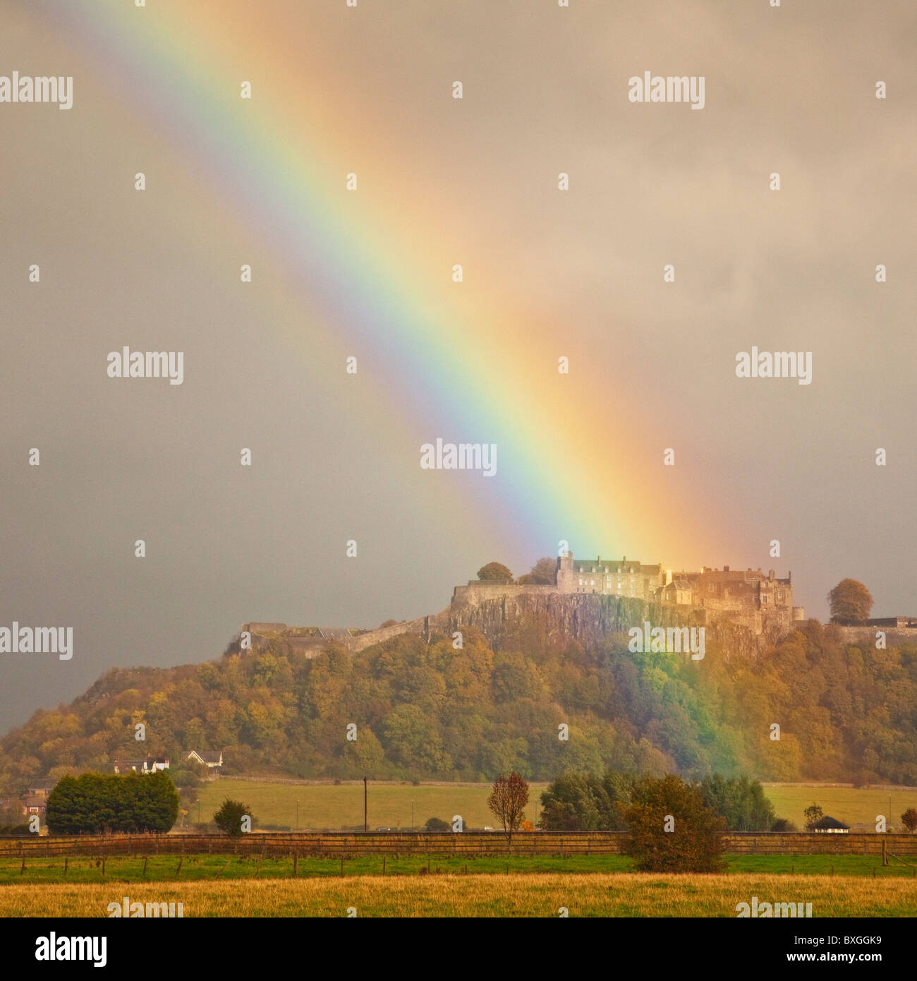 Scottish castle rainbow hi-res stock photography and images - Alamy