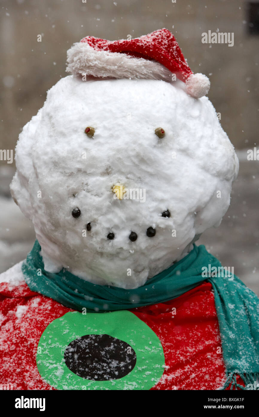 Snowman with clothes hi-res stock photography and images - Alamy