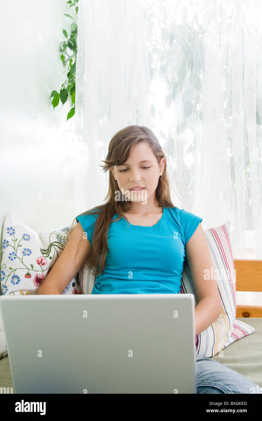 Teenaged computer hi-res stock photography and images - Alamy