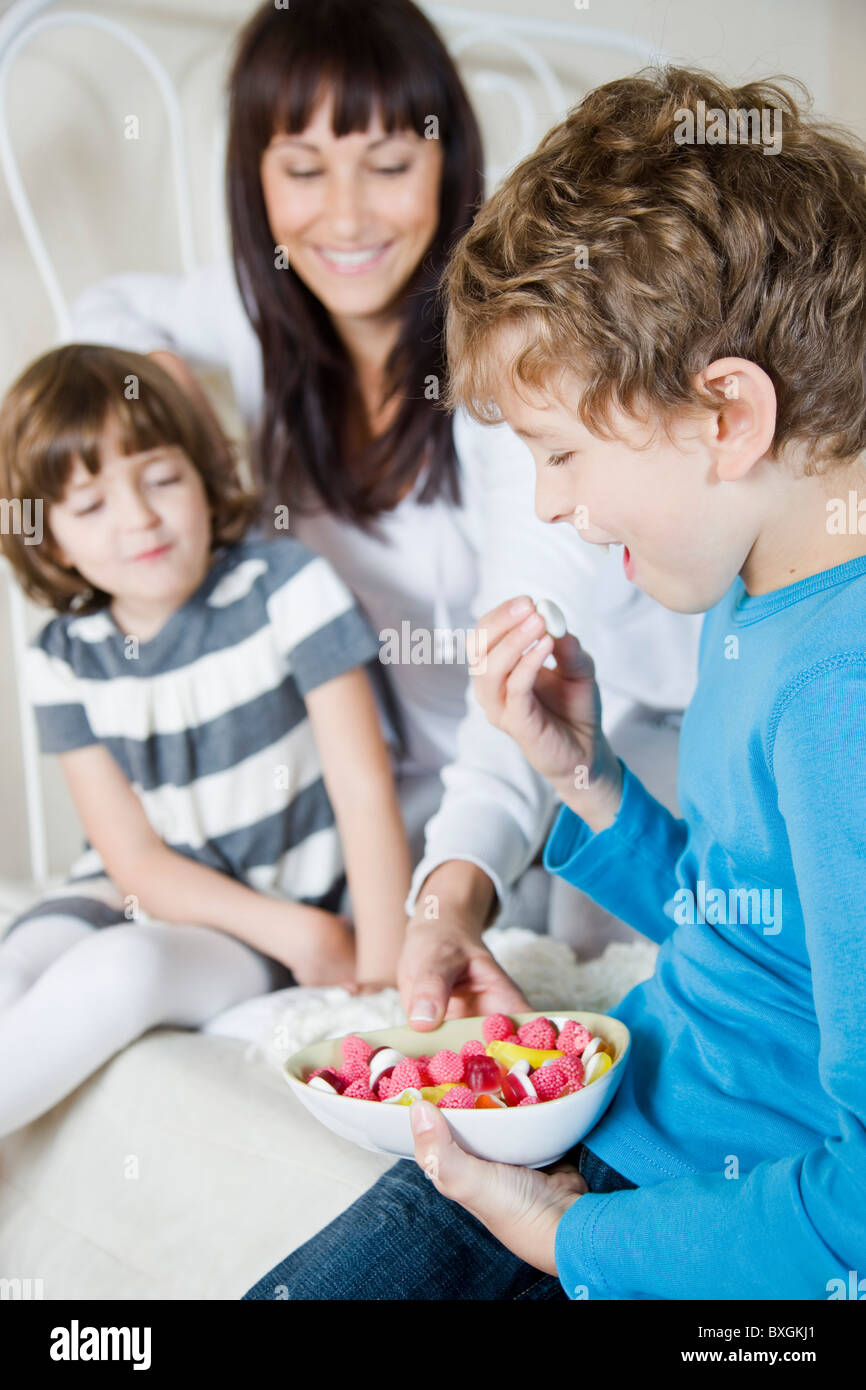 Boy share food with sister hi-res stock photography and images - Alamy