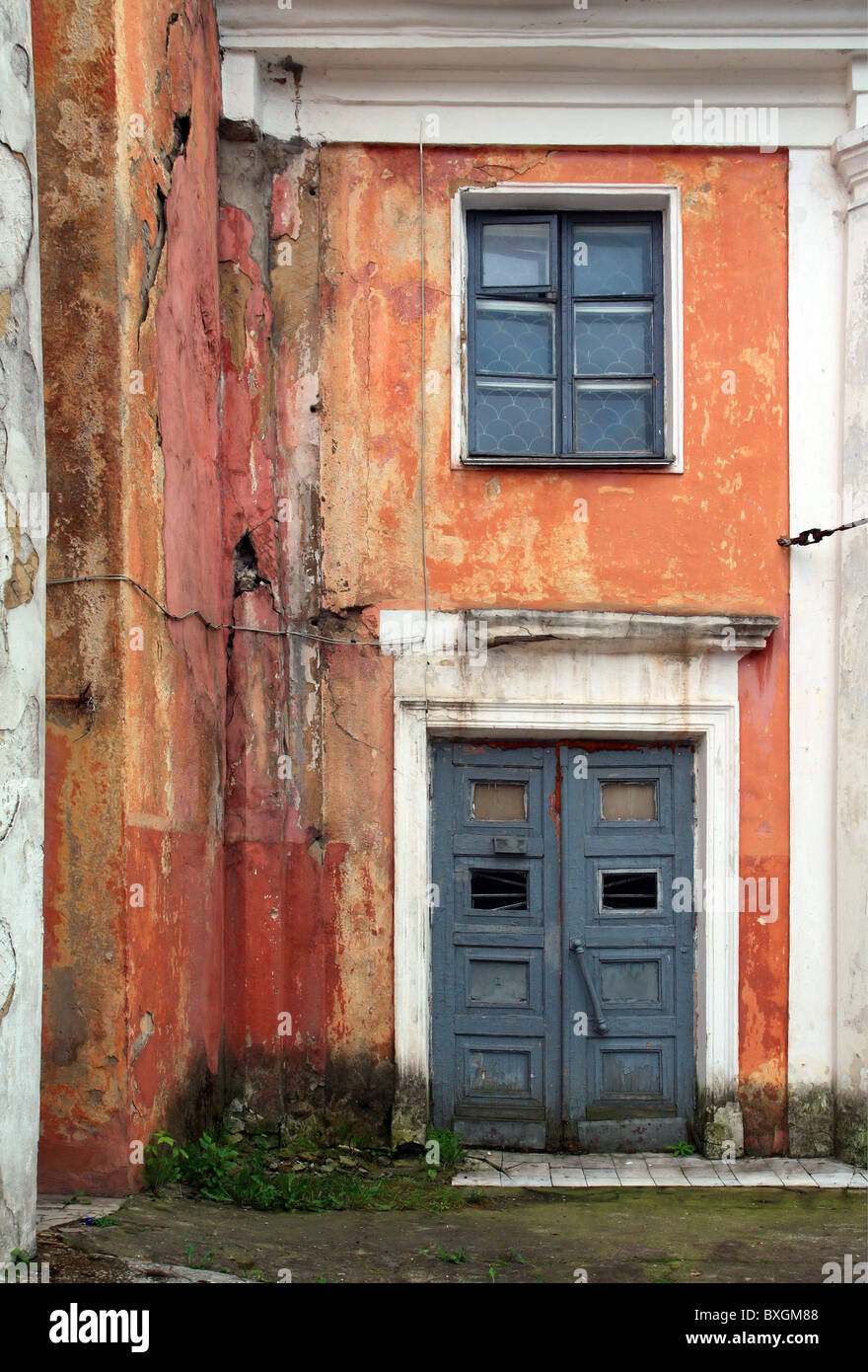 old destroyed building Stock Photo - Alamy