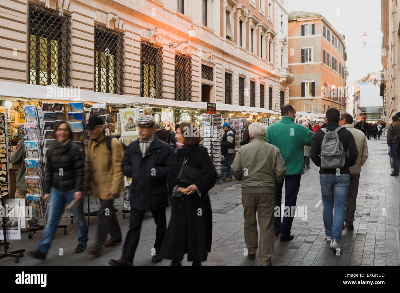 street market in Rome with passerbies Stock Photo - Alamy