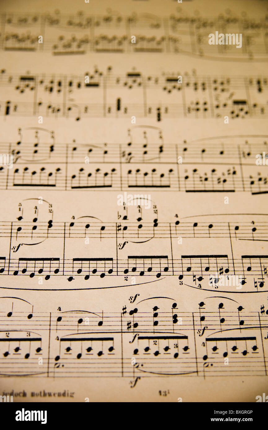 Sheet music available hi-res stock photography and images - Alamy