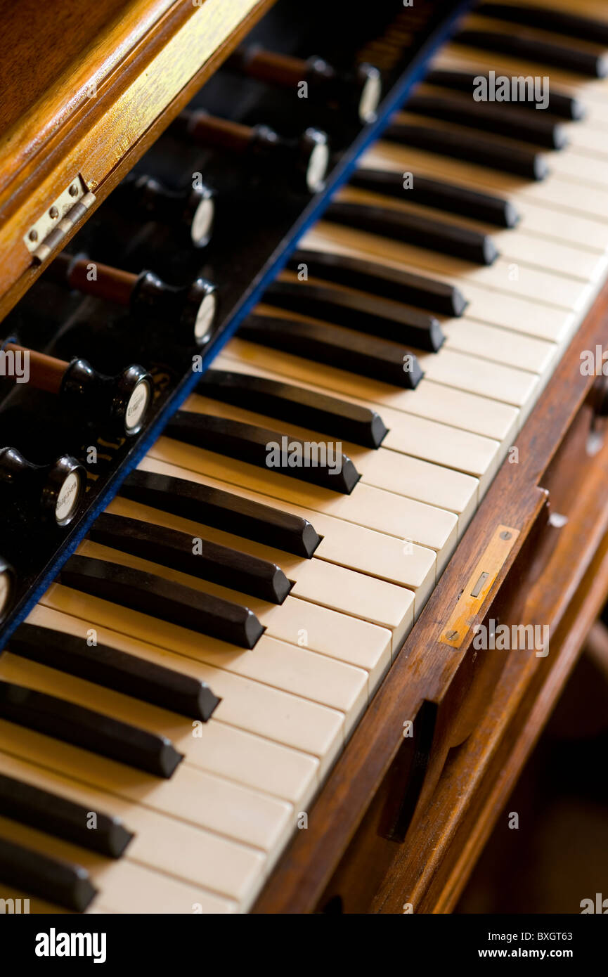 Antique organ keyboard hi-res stock photography and images - Alamy