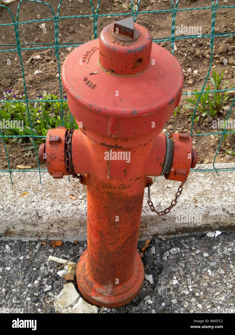 Fire extinguisher for emergency use by fire service water intake metal ...