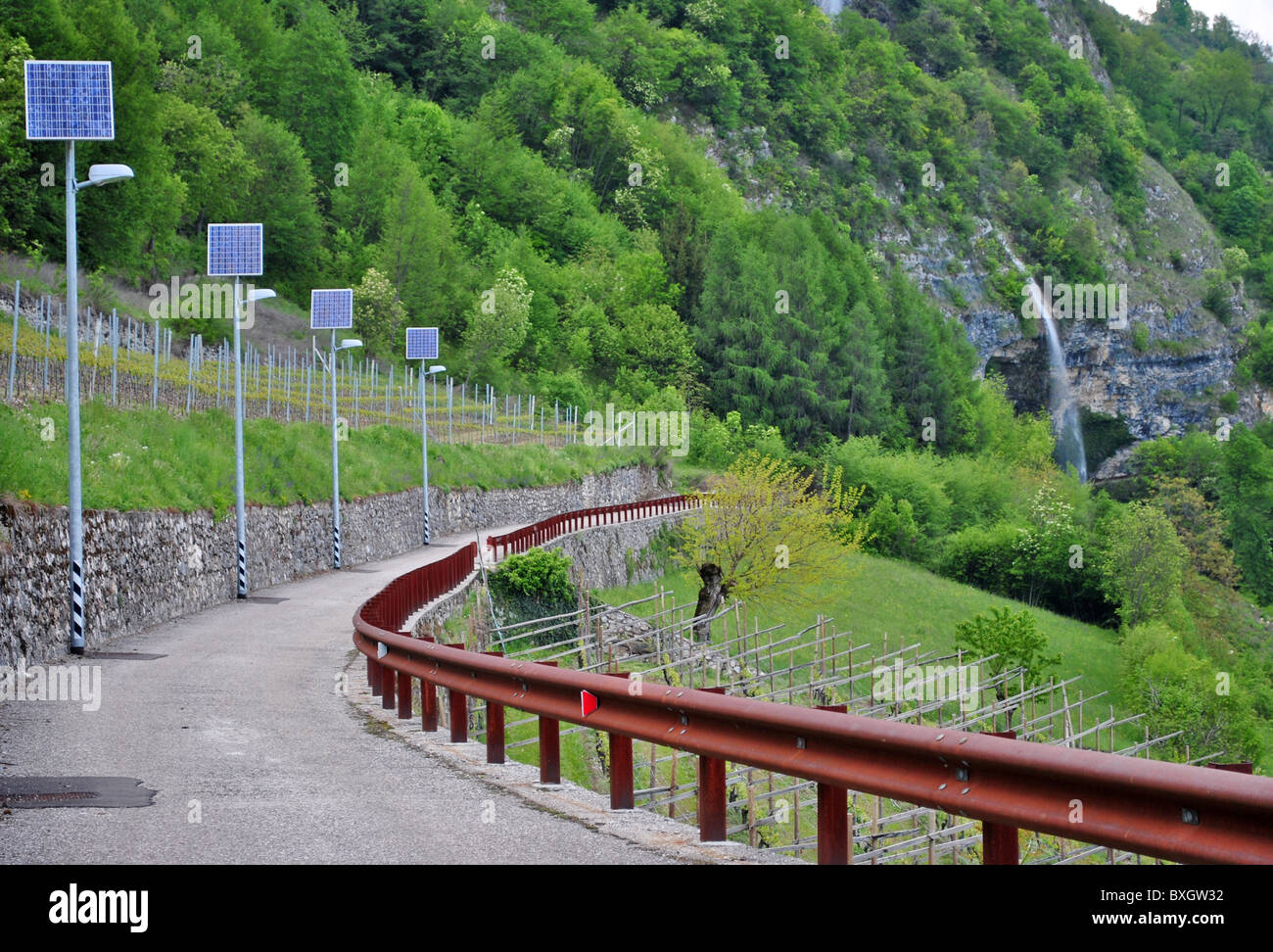solar panels to produce electricity using the sun's rays to illuminate ...