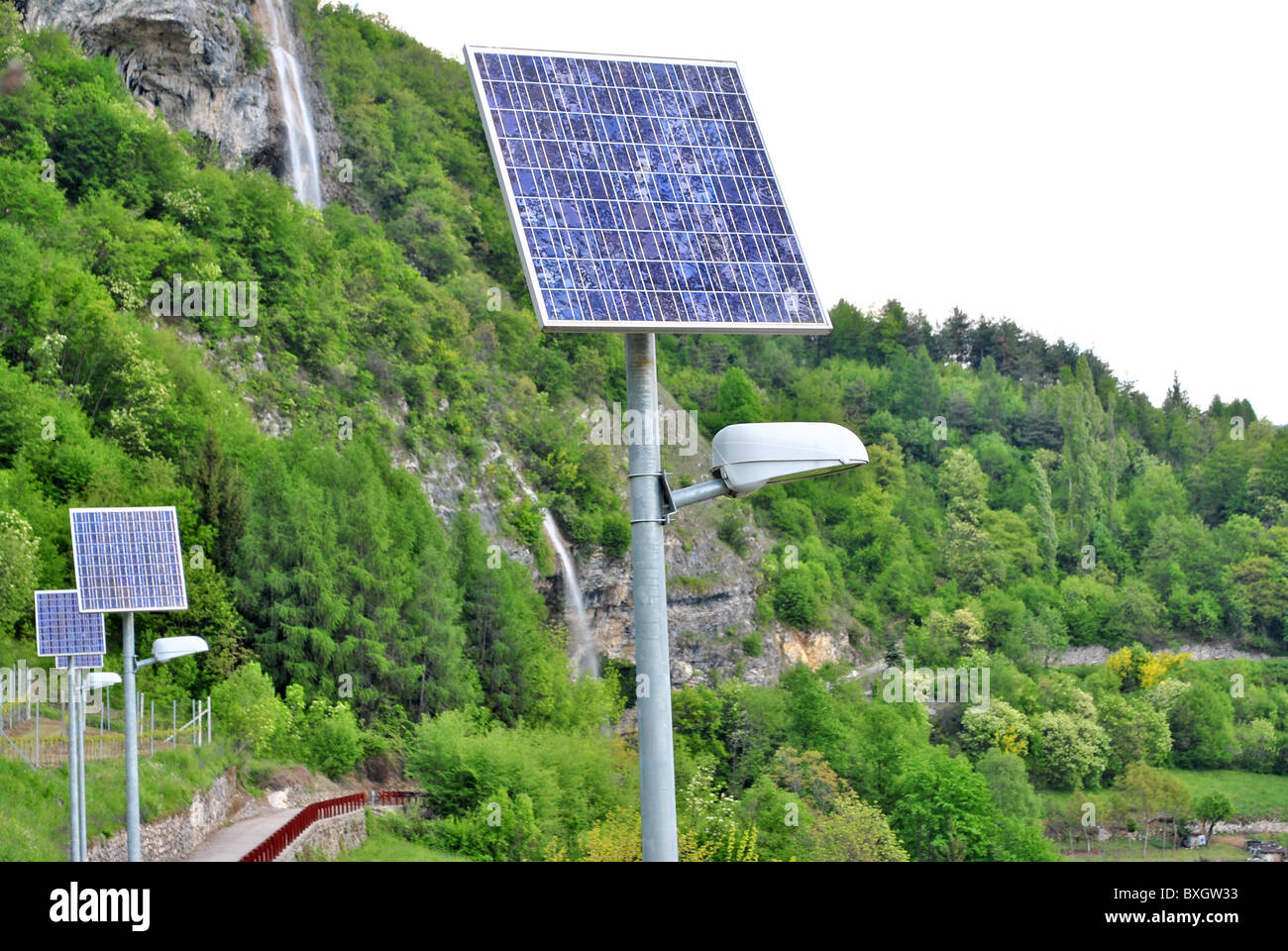 solar panels to produce electricity using the sun's rays to illuminate ...