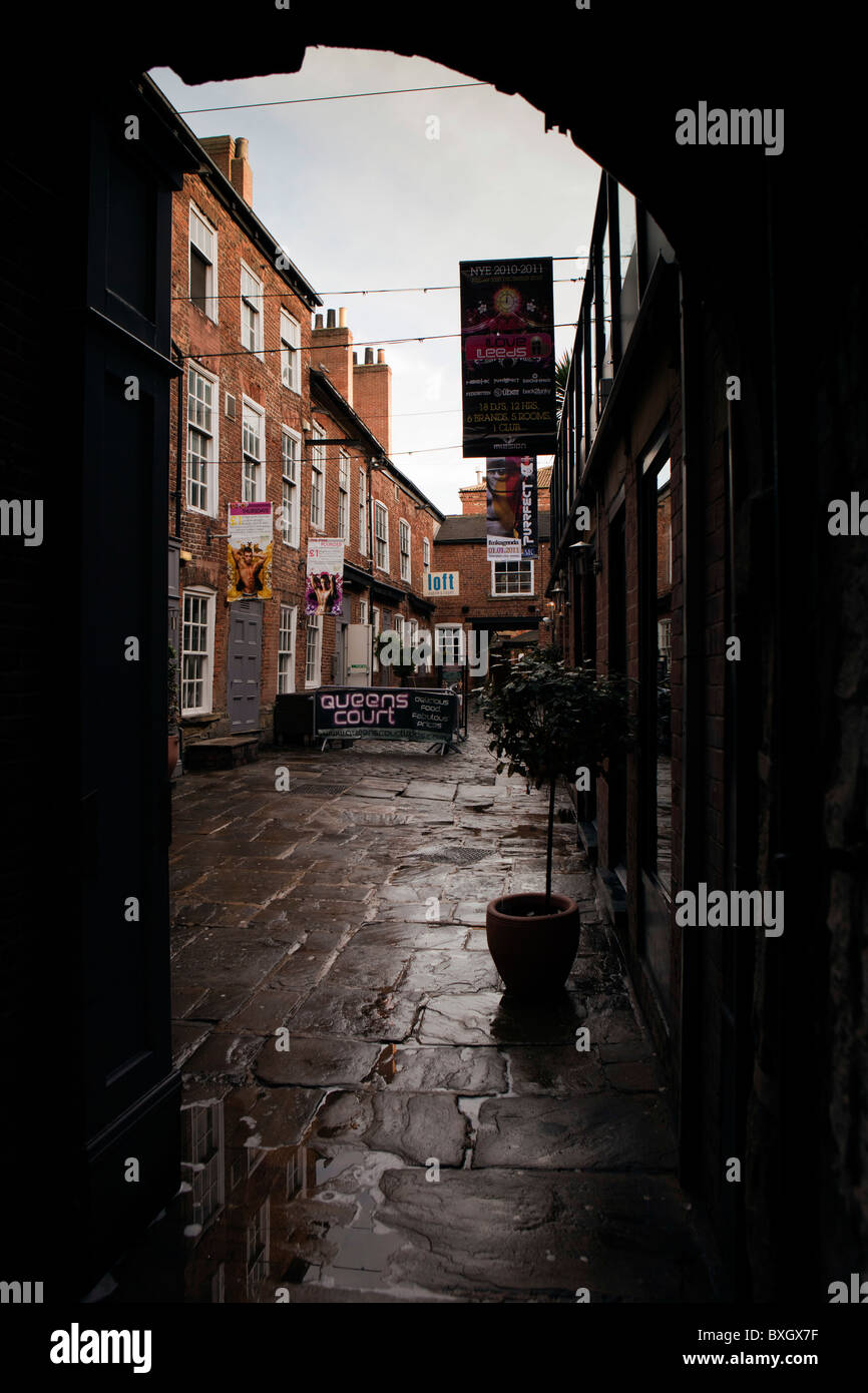 Queens courtyard hi-res stock photography and images - Alamy