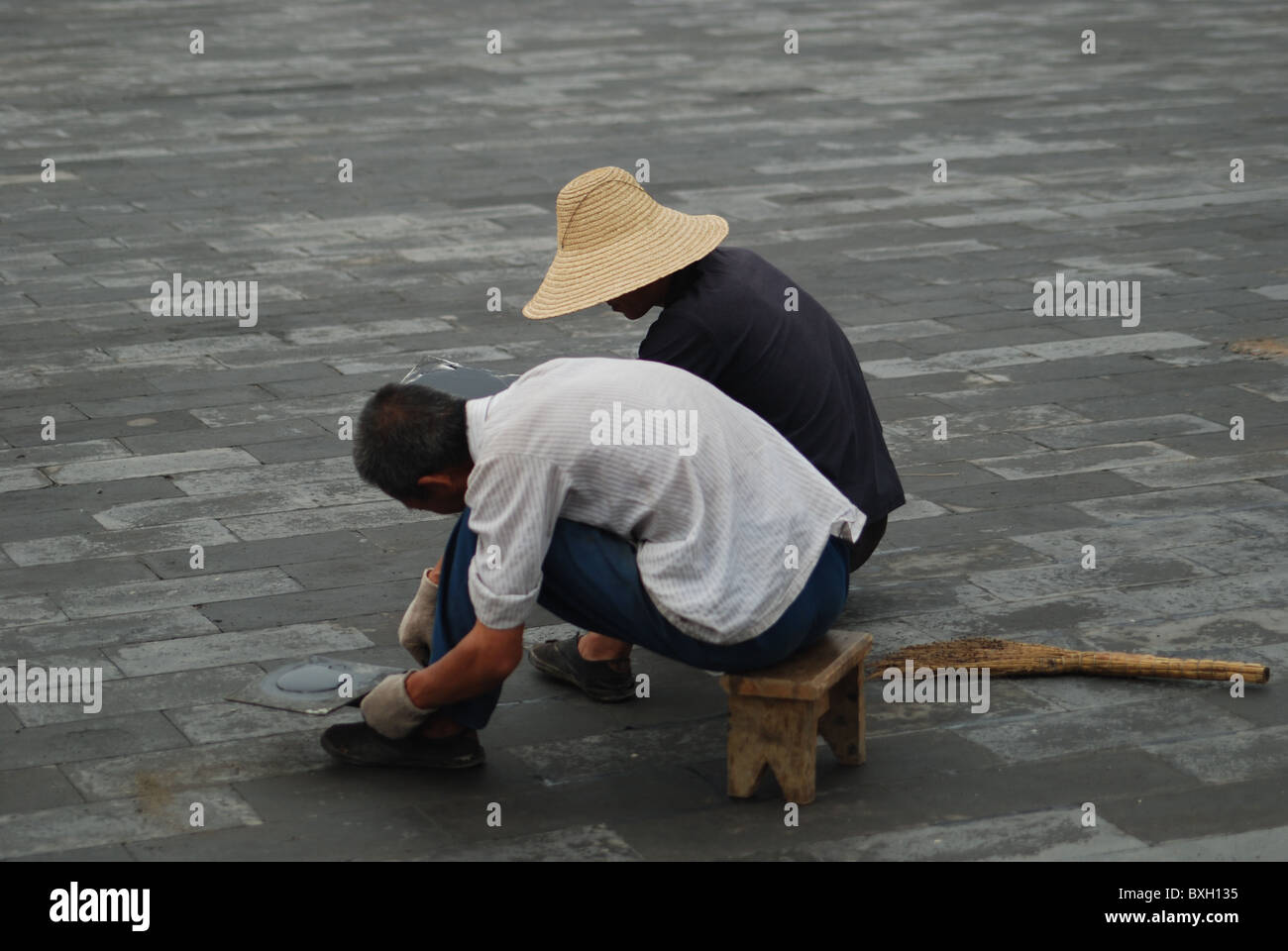 Outdoor cleaning at the Temple of Heaven, Beijing Stock Photo - Alamy