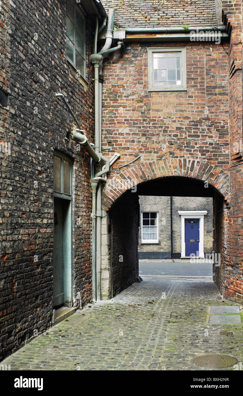 Alleyway in the medieval part of Kings Lynn Norfolk UK Stock Photo - Alamy
