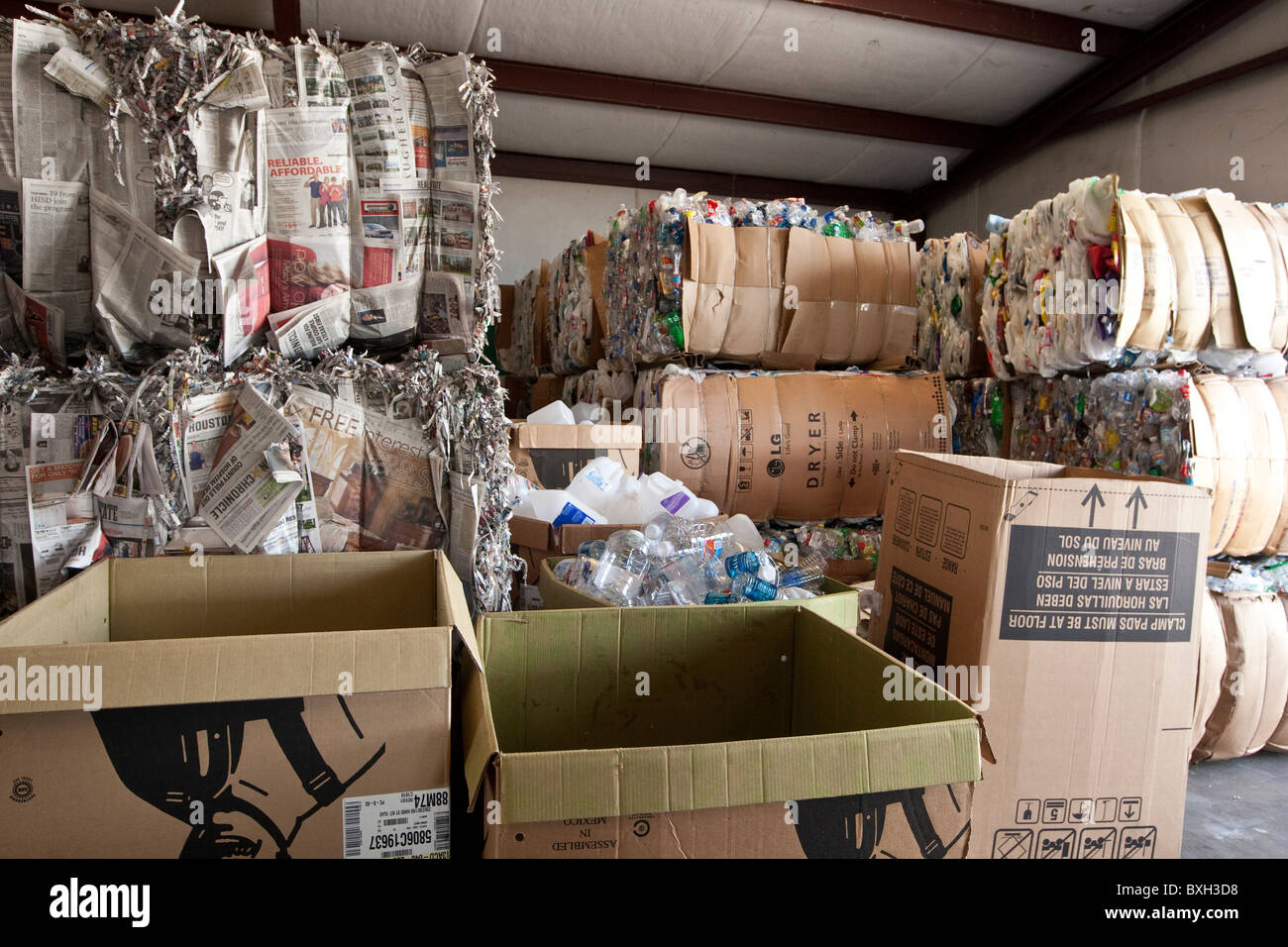 Bales waste paper waste recycling hi-res stock photography and images ...
