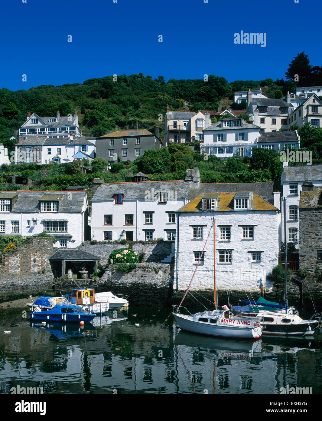 Polperro harbour cornwall hi-res stock photography and images - Alamy