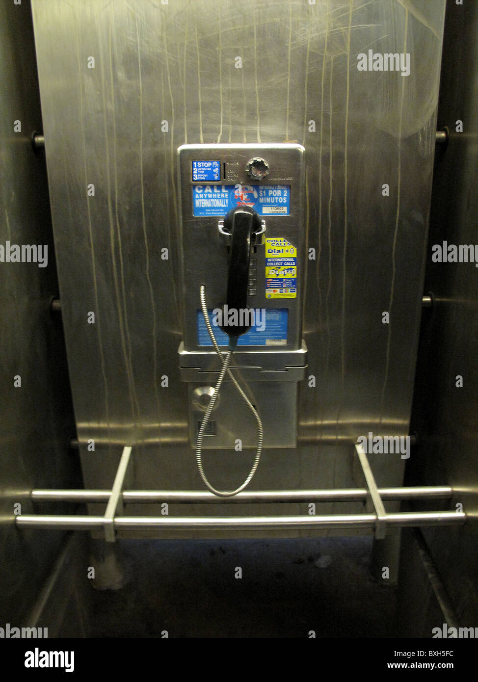 New york phone box hi-res stock photography and images - Alamy