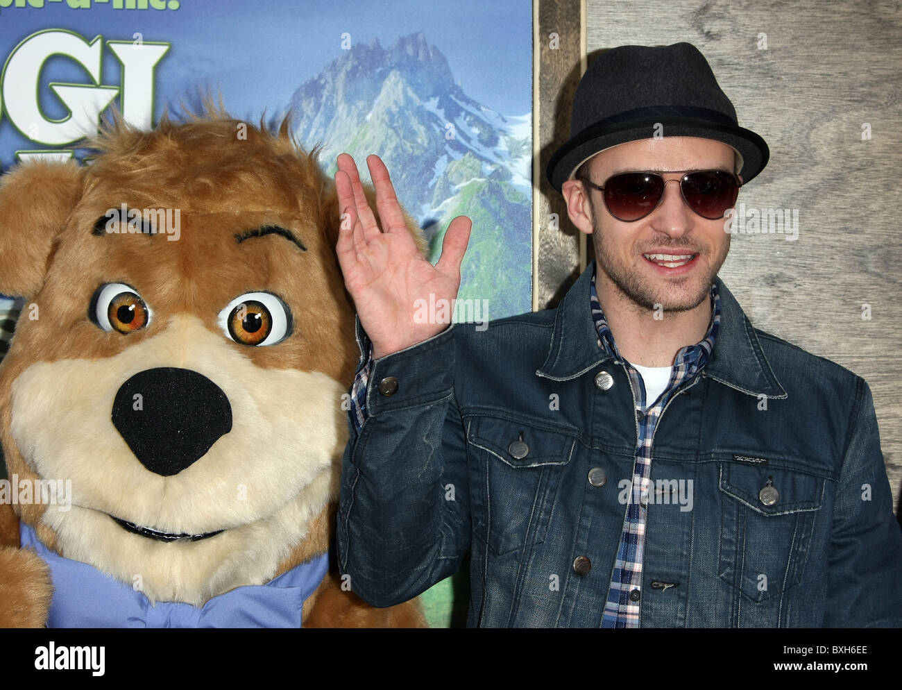 Yogi bear hi-res stock photography and images - Alamy