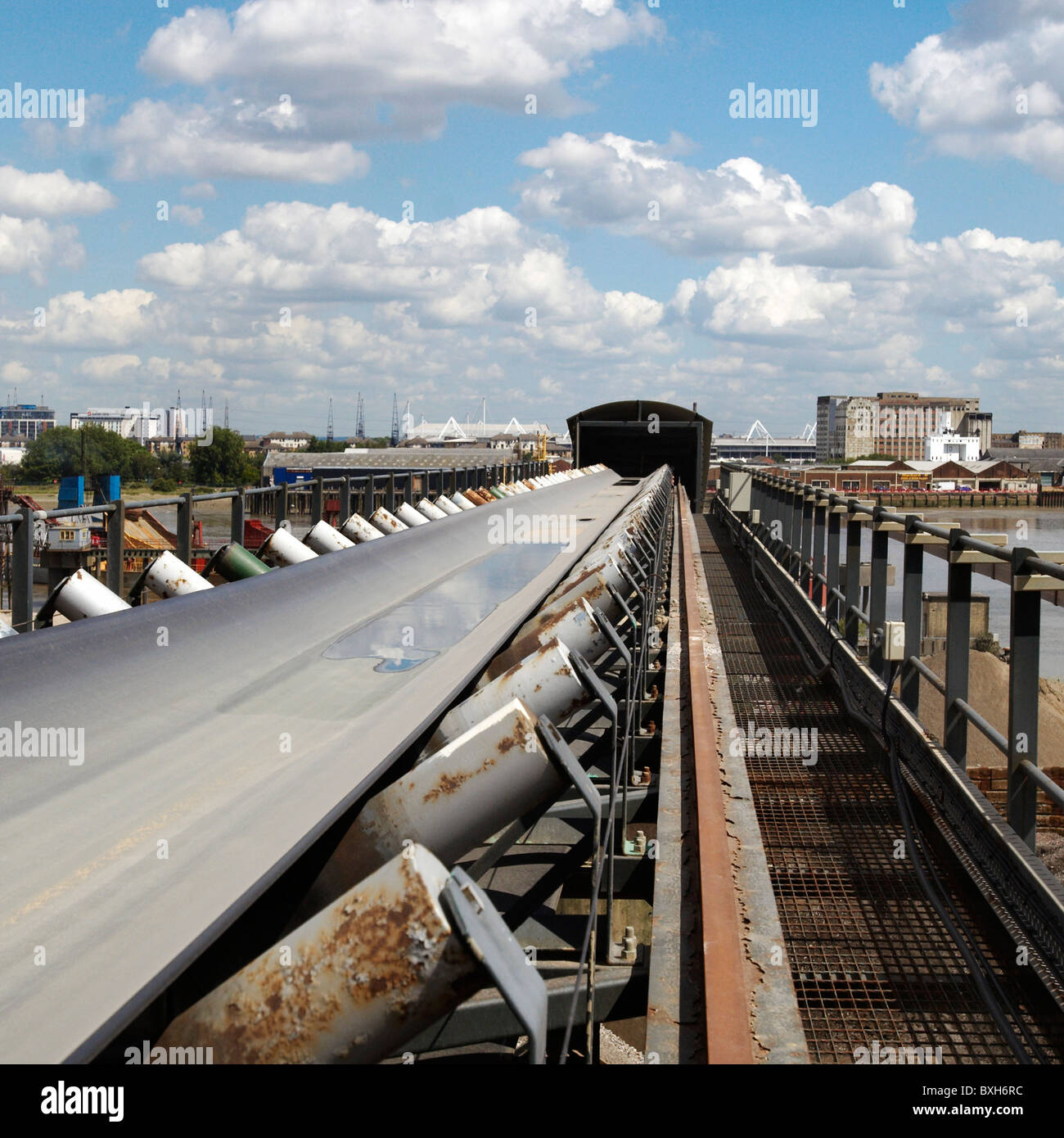 Aggregate conveyor hi-res stock photography and images - Alamy