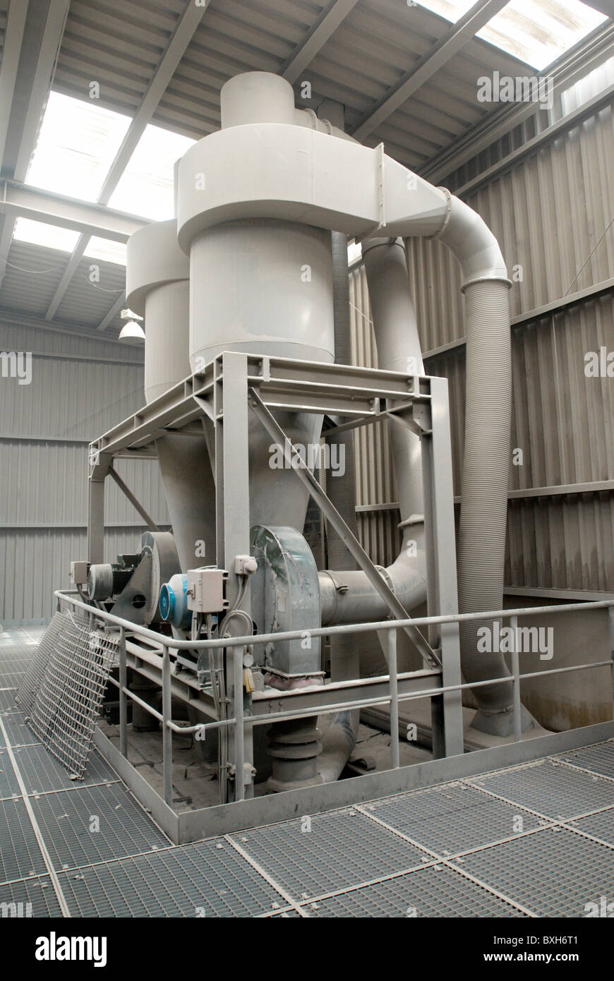 Processing and washing aggregate at a construction materials and ...