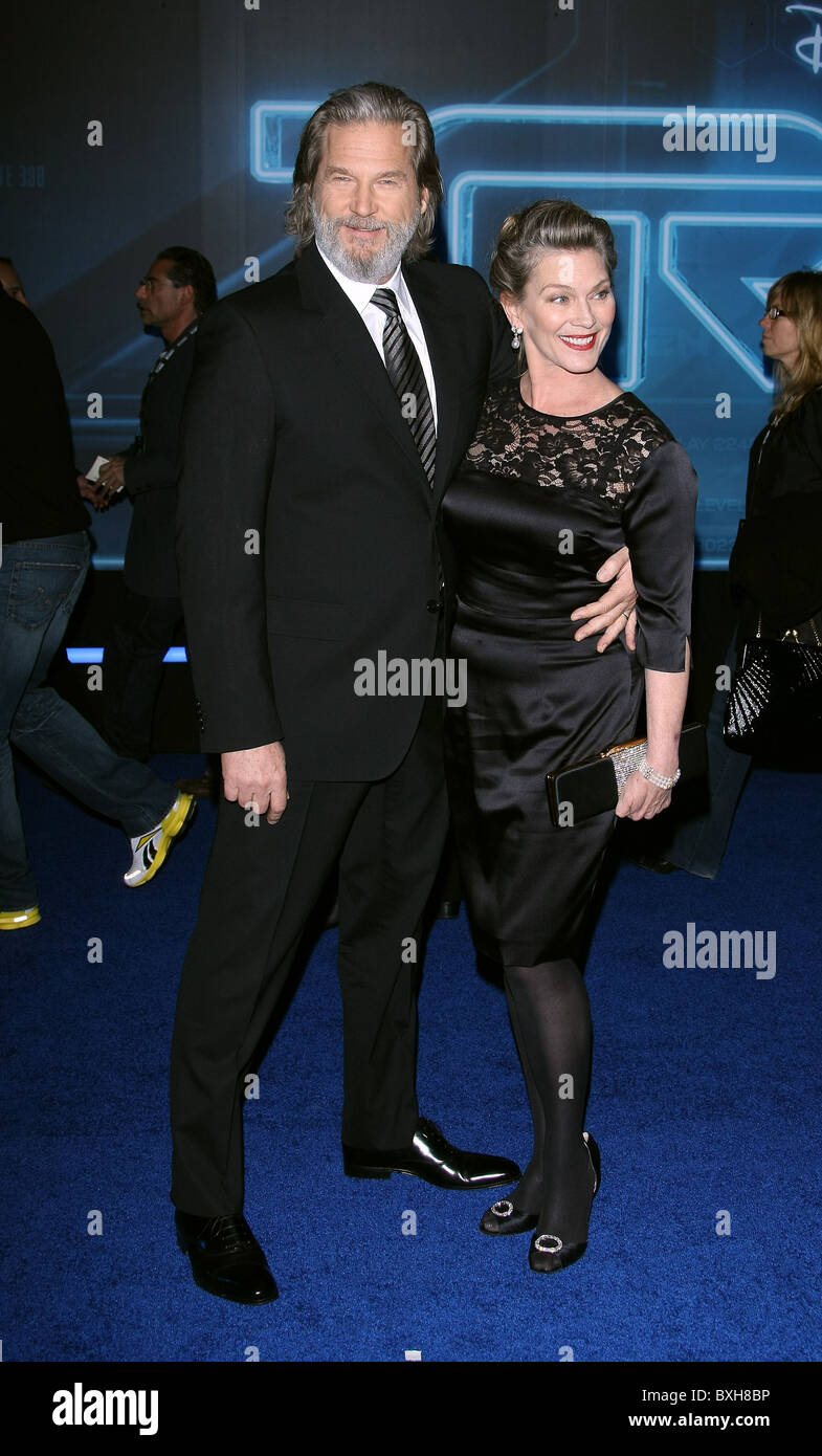 JEFF BRIDGES SUSAN BRIDGES TRON: LEGACY WORLD PREMIERE HOLLYWOOD LOS ...