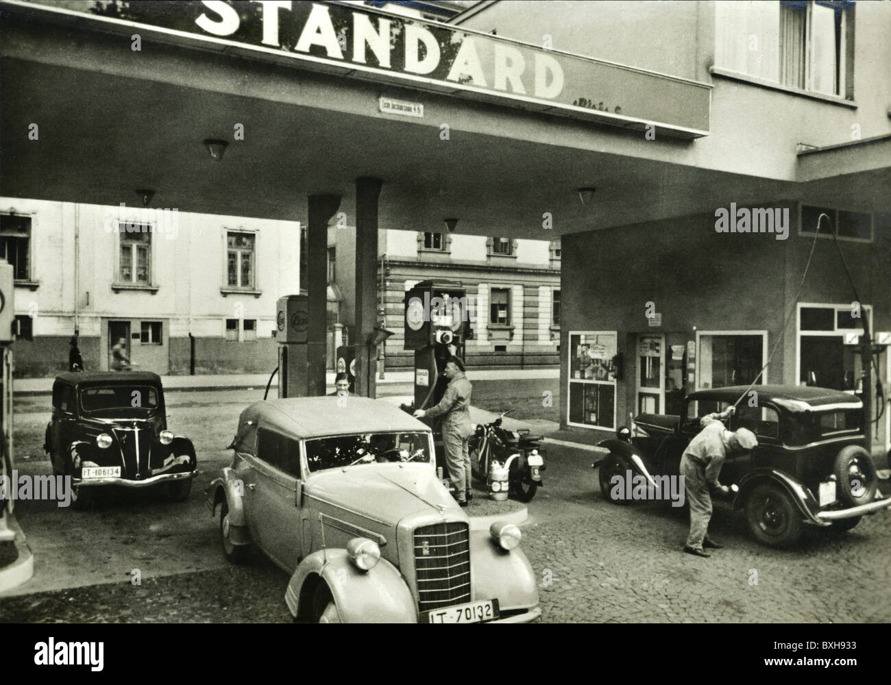 Esso petrol station hi-res stock photography and images - Alamy