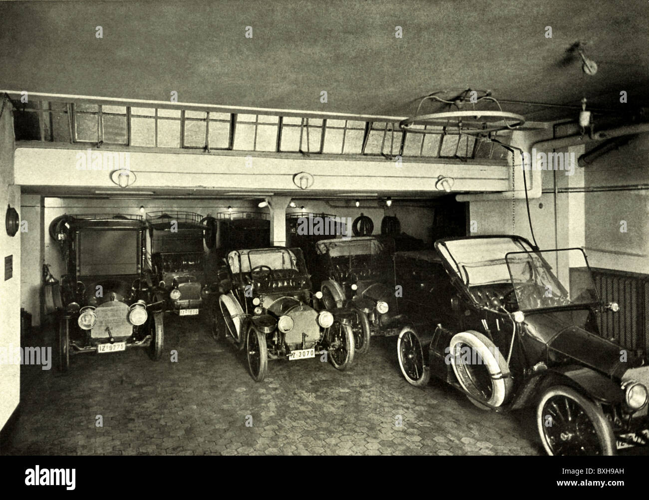 transport / transportation, car, underground parking with car pool of ...