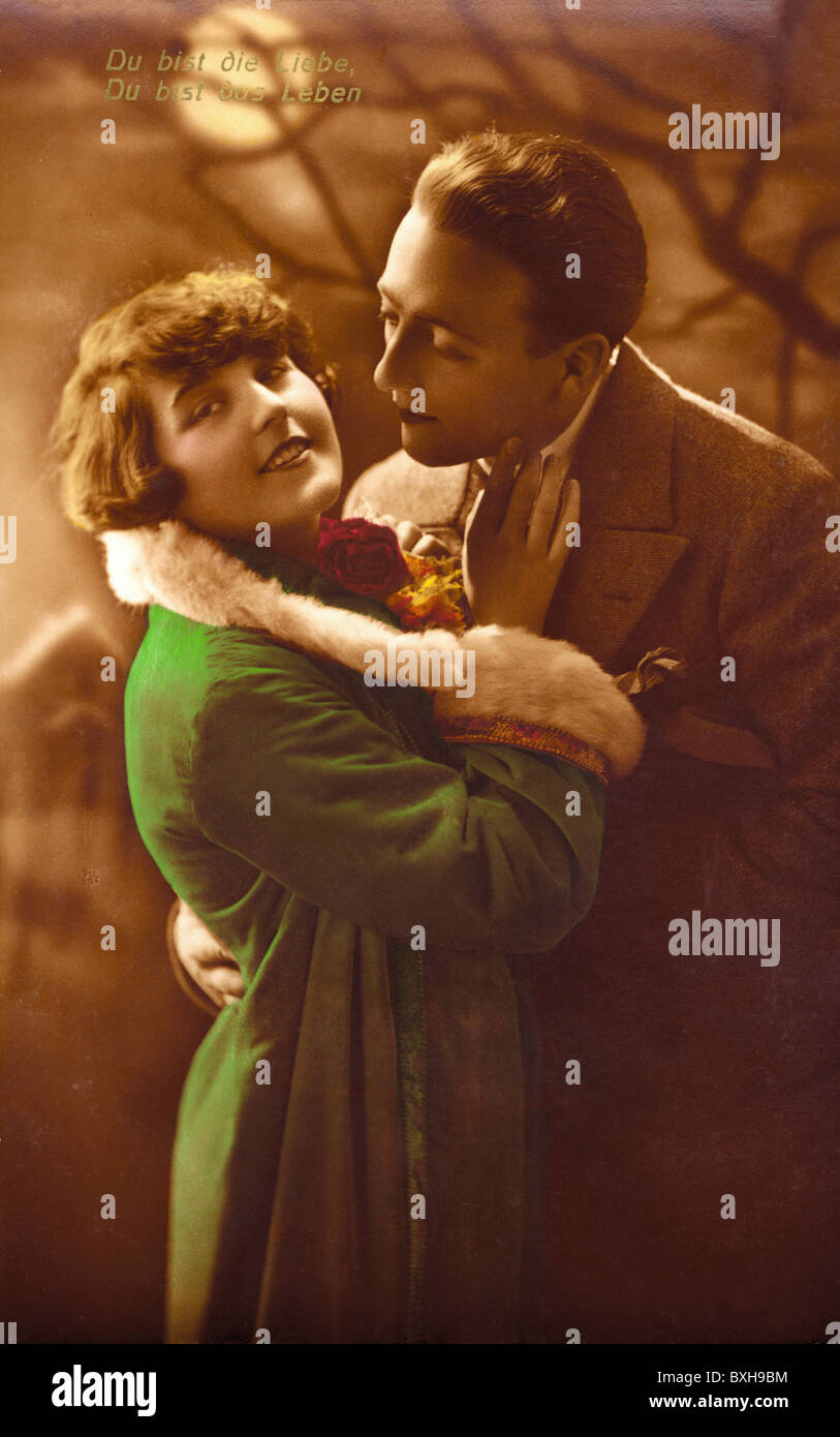 Couple love 1920s hi-res stock photography and images - Alamy