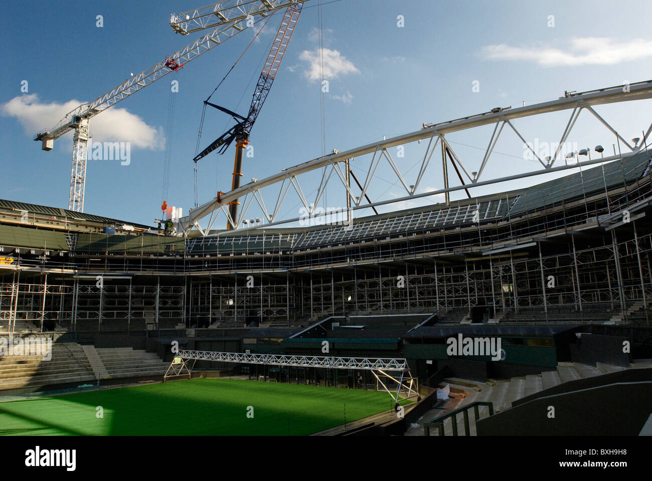 New roof trusses for new retractable roof of Centre Court All England ...