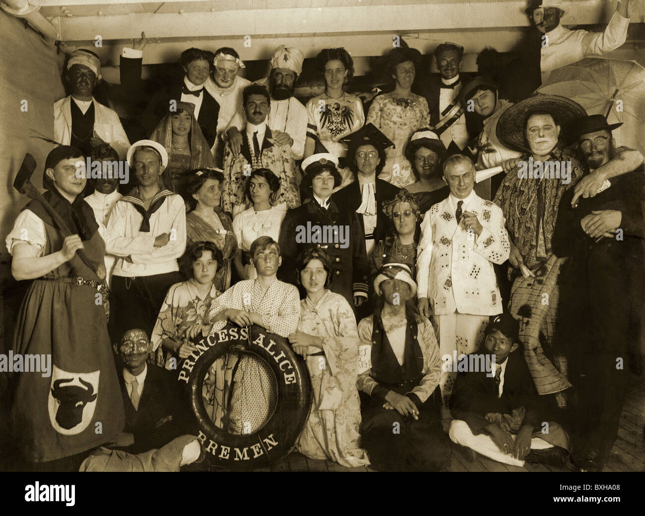 1910's woman party High Resolution Stock Photography and Images - Alamy