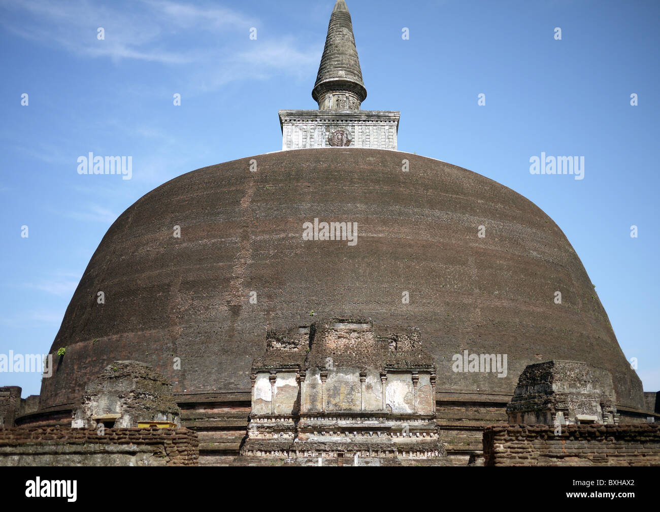 Rankot Vehera, The Gold Pinnacled Stupa, at Polonnaruwa, Sri Lanka ...