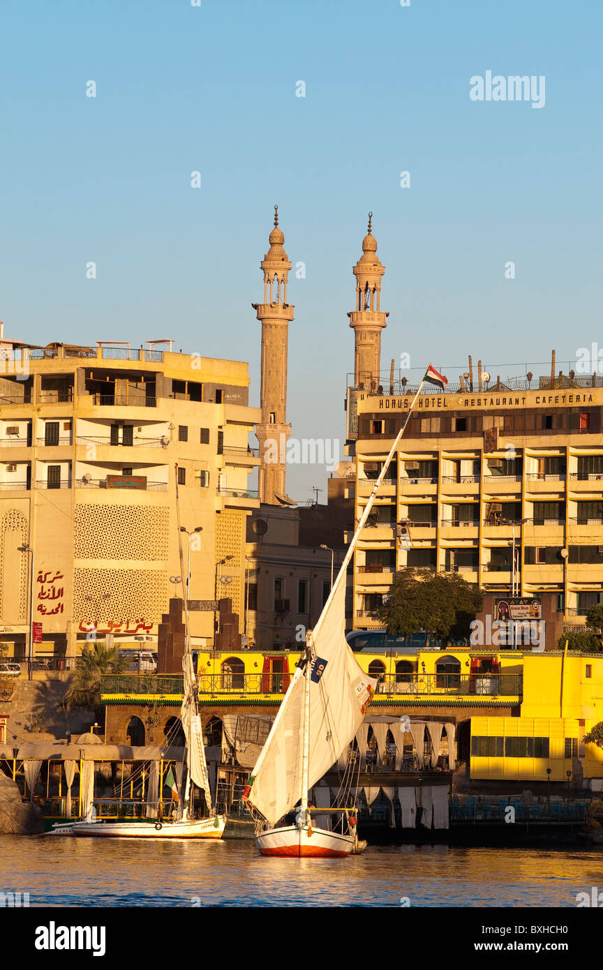 Aswan mosque hi-res stock photography and images - Alamy