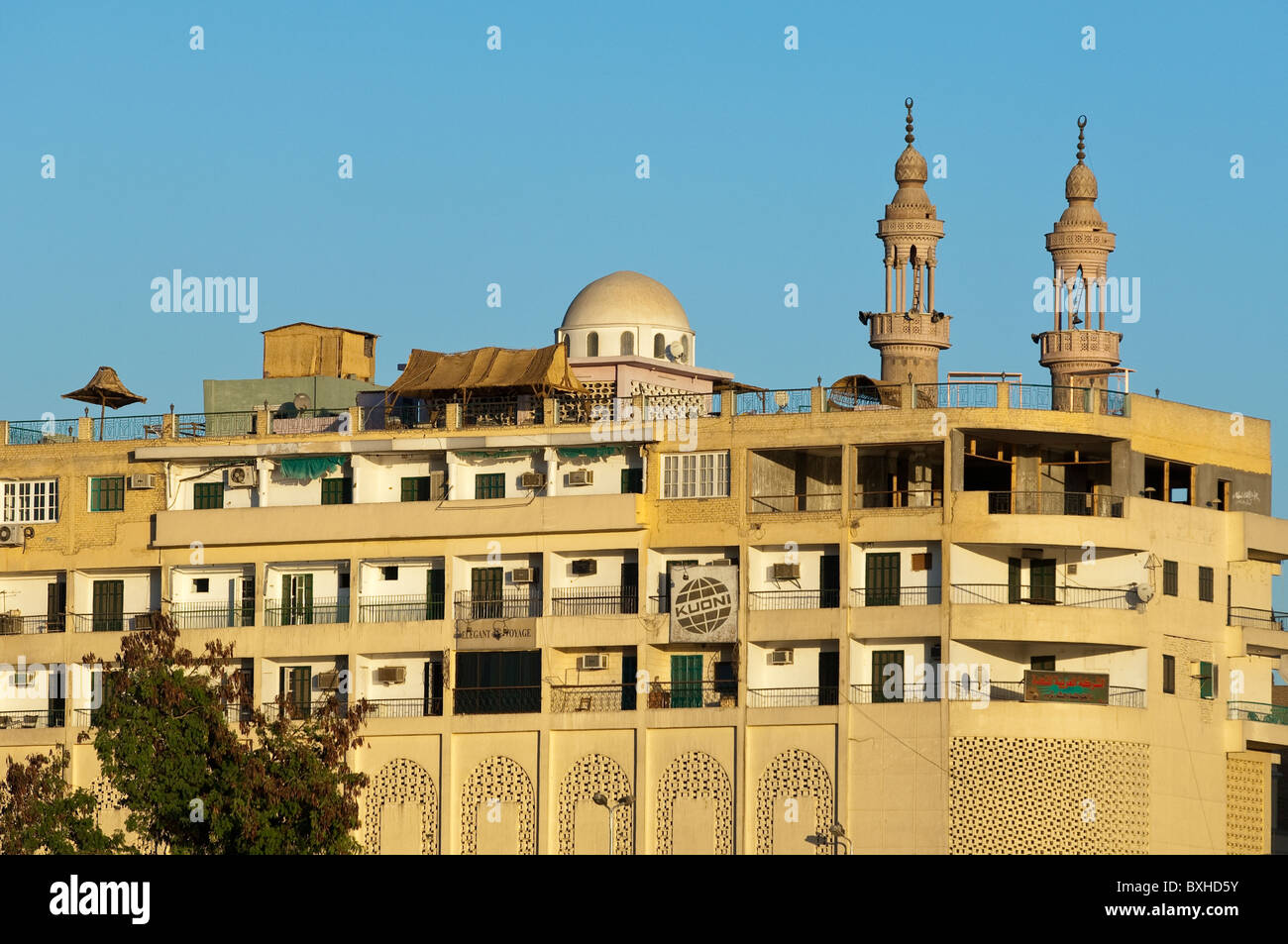 Mosque in Aswan town, Egypt Stock Photo - Alamy