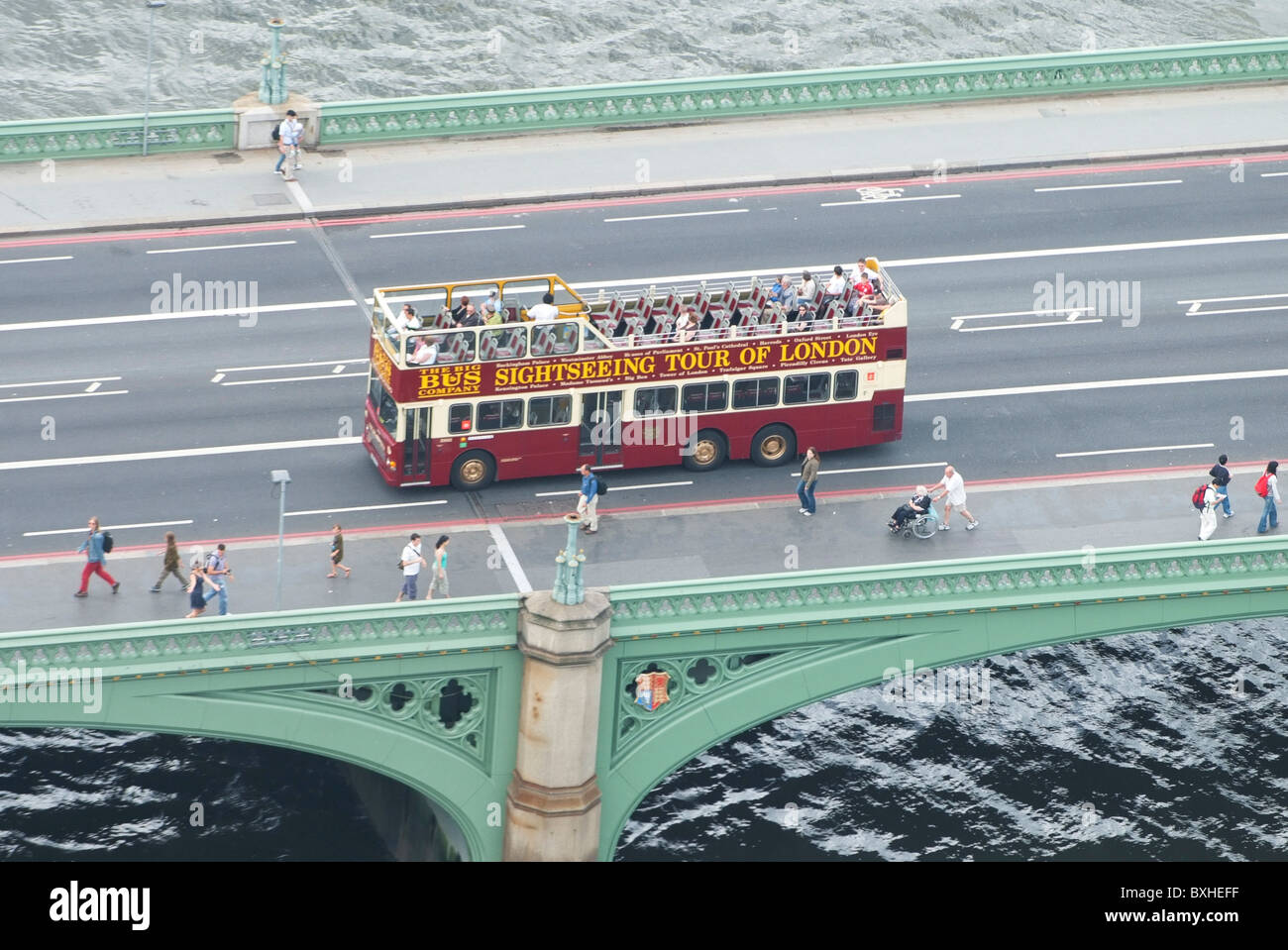 6 wheel bus hi-res stock photography and images - Alamy