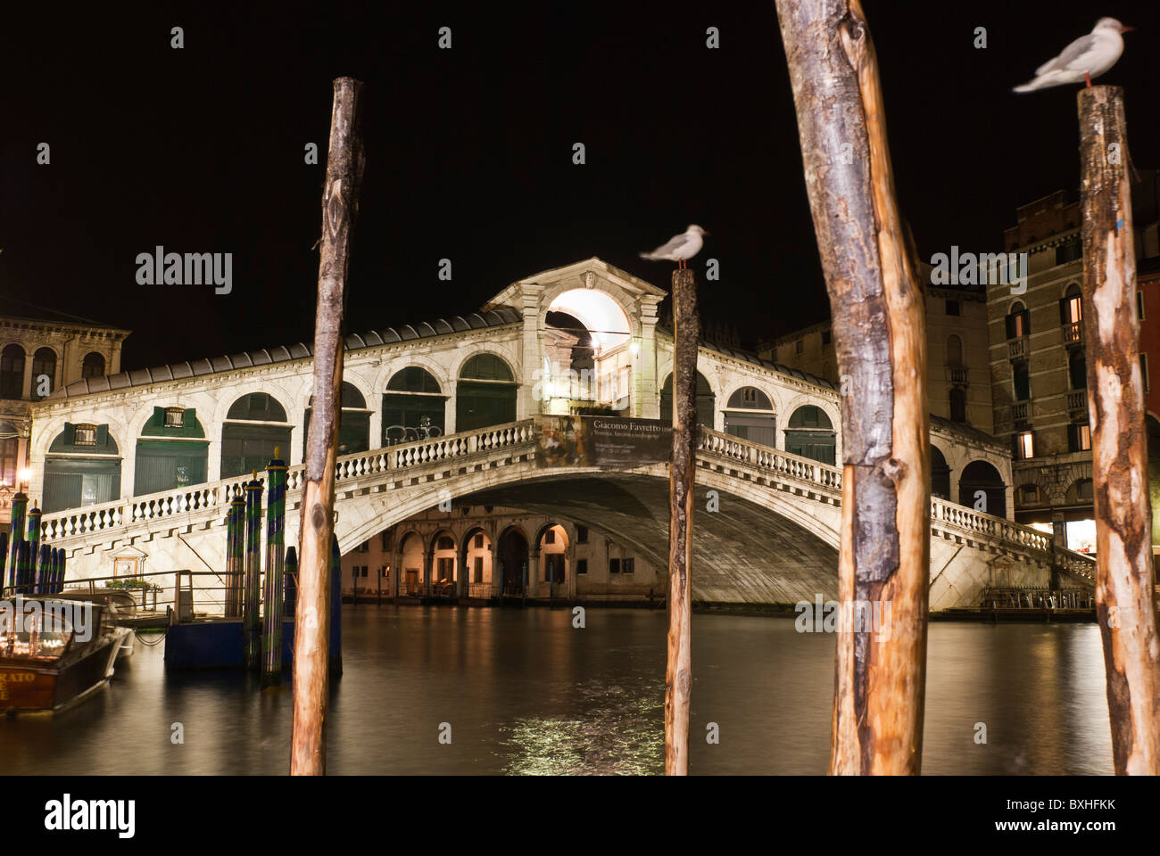 Rialto bridge at night, Venice, Italy, Europe Stock Photo - Alamy