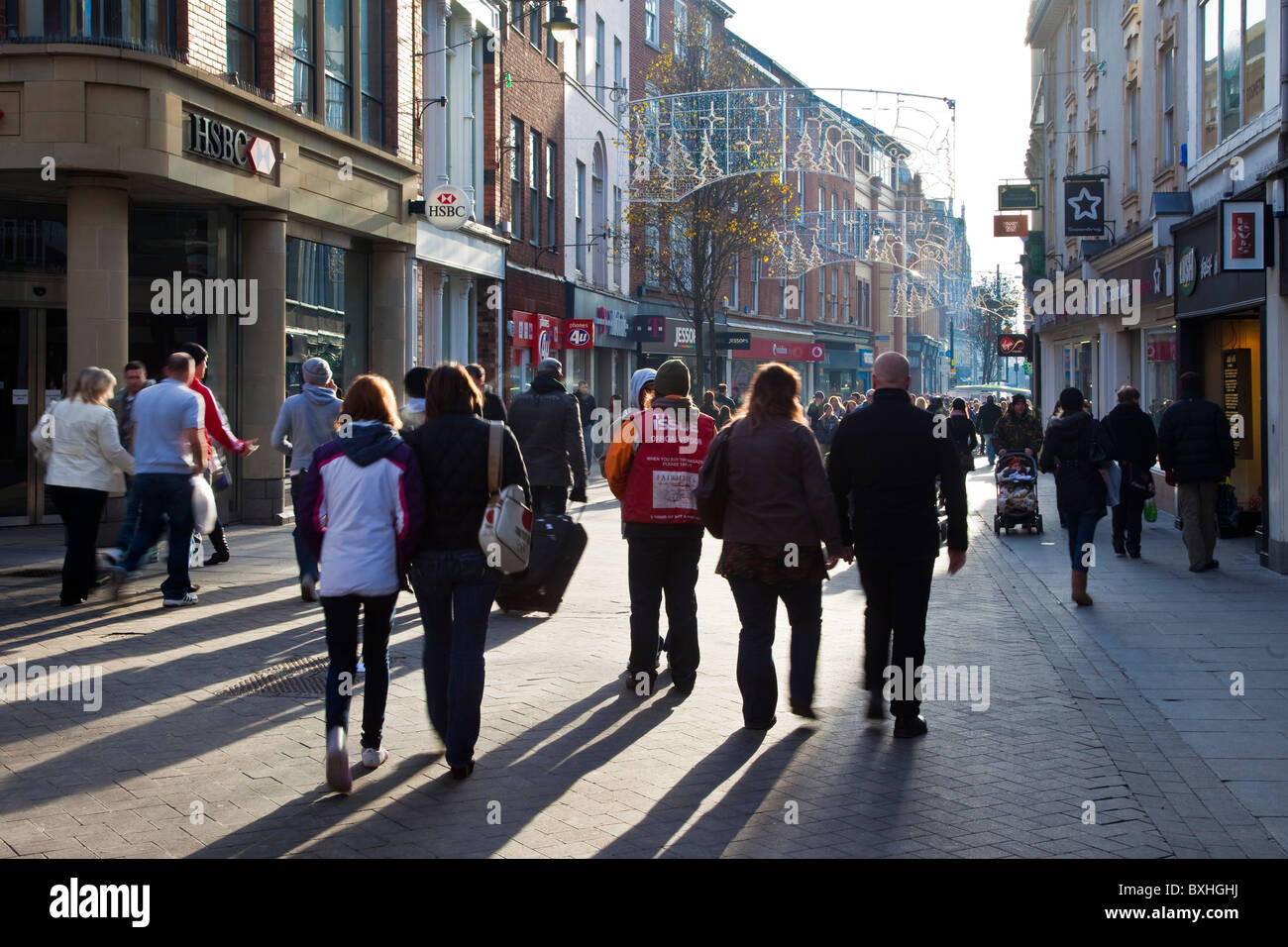 Uk high street retail units hi-res stock photography and images - Alamy