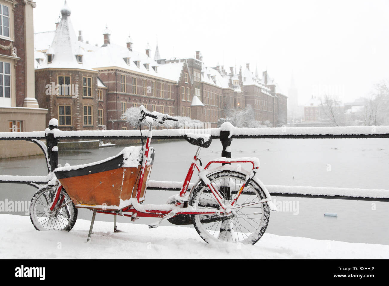 Dutch parliament storm hi-res stock photography and images - Alamy