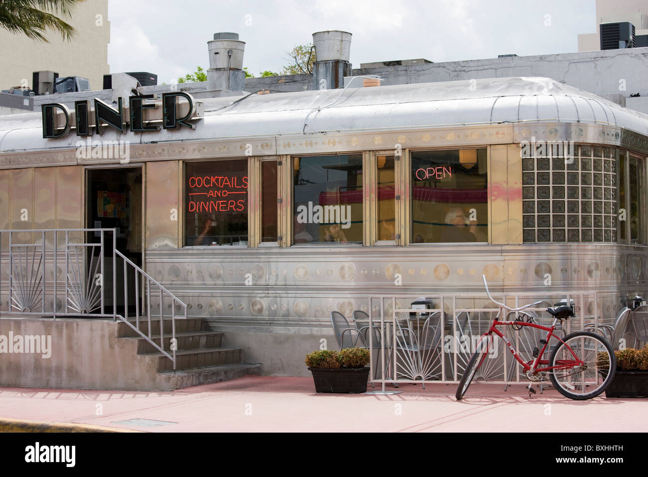 Diner car in art deco architecture near Ocean Drive, South Beach, Miami ...
