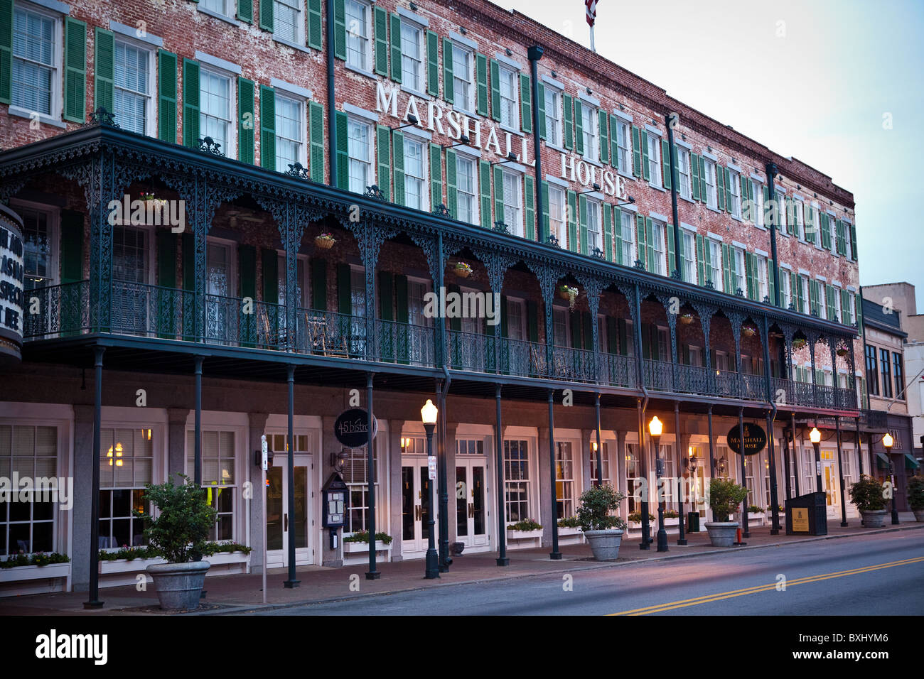 Historic Marshall House Hotel in Savannah, Georgia, USA Stock Photo - Alamy