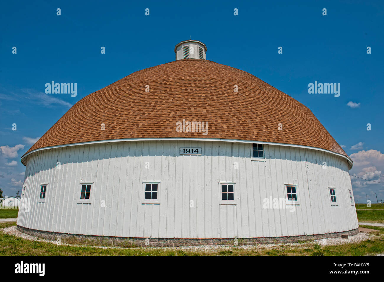 Lewis Round Barn erected 1914 in rural Adams County, Illinois Stock ...