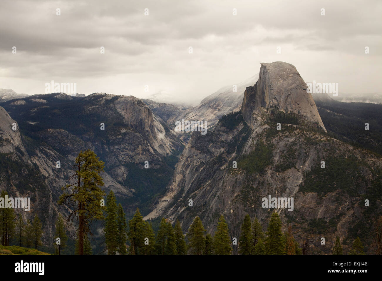 Yosemite's Half Dome under heavy overcast Stock Photo - Alamy