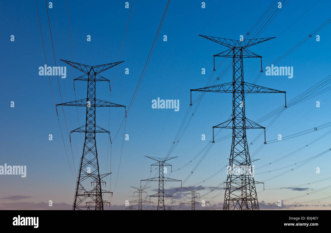 Electrical transmission towers hi-res stock photography and images - Alamy
