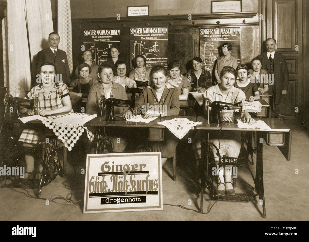 1920s woman sewing hi-res stock photography and images - Alamy