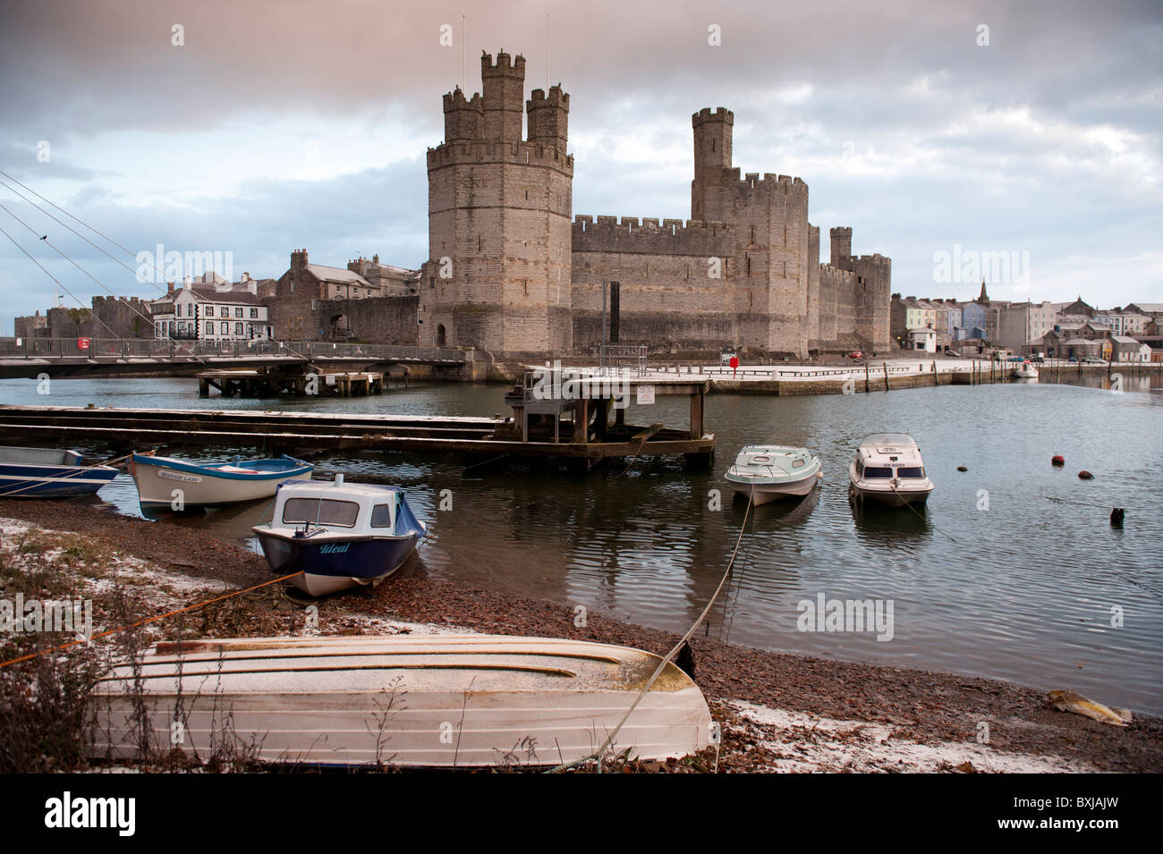 Caernarfon castle hi-res stock photography and images - Alamy