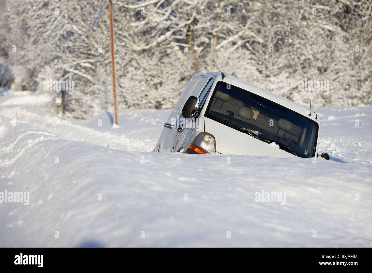 Road accident in snow hi-res stock photography and images - Alamy