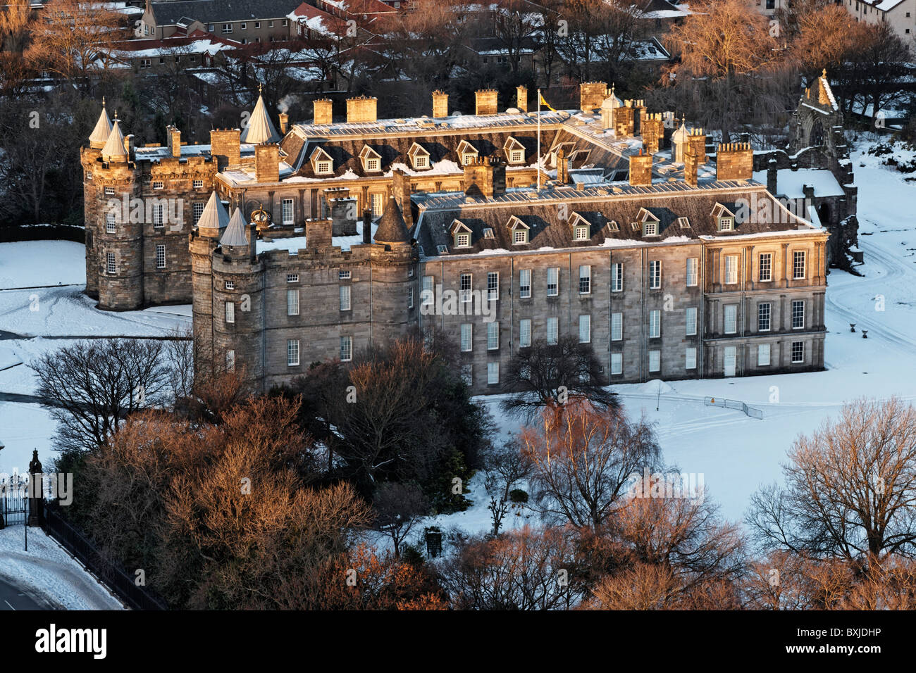 Holyrood palace hi-res stock photography and images - Alamy
