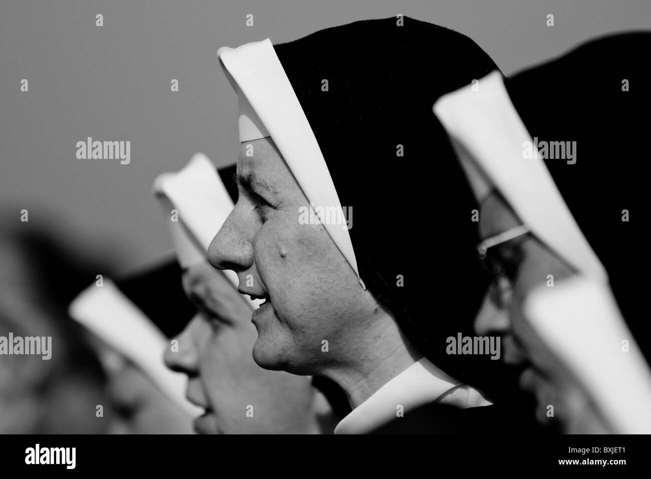 Nuns pray during mass hi-res stock photography and images - Alamy