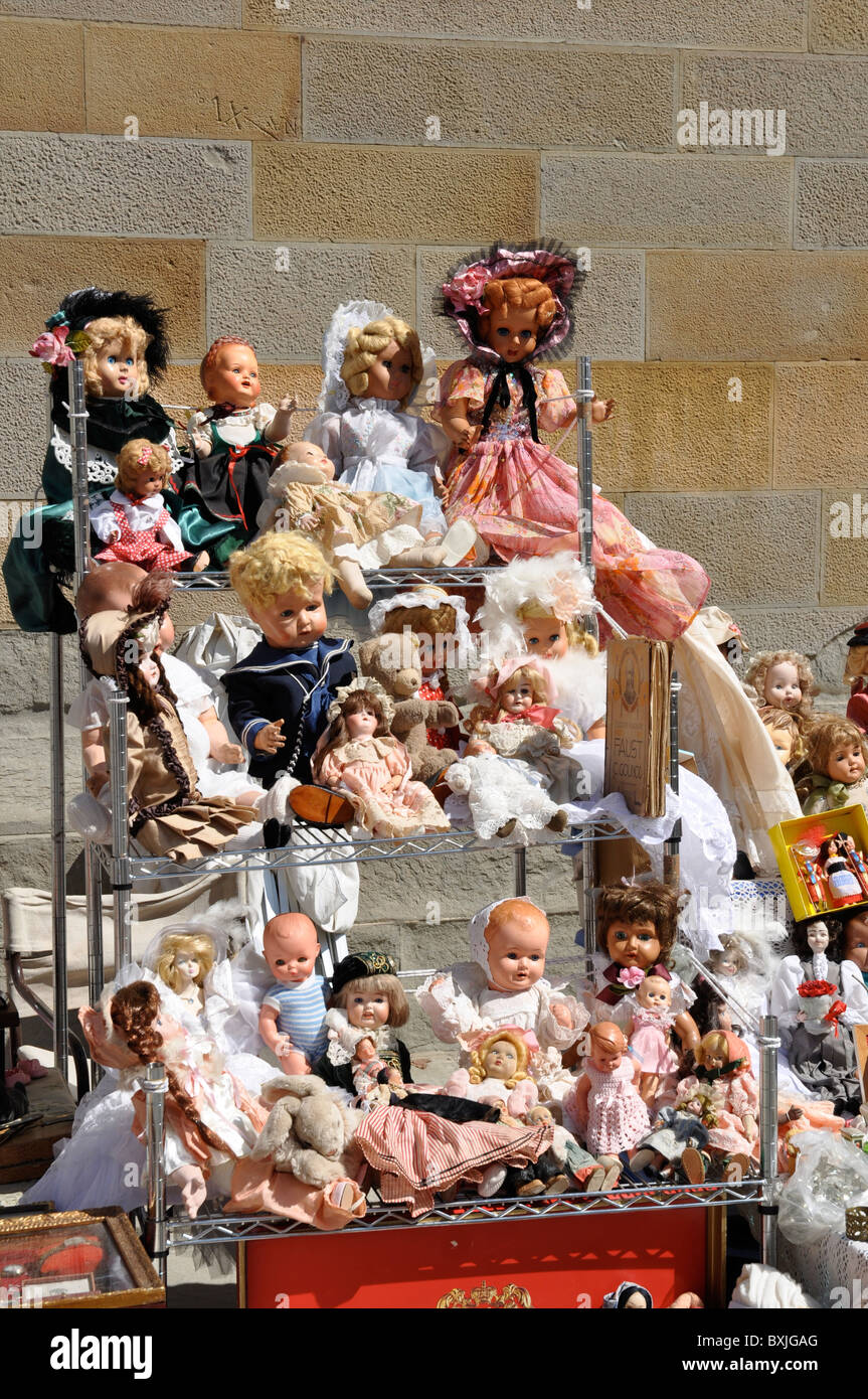 Market stall with dolls hi-res stock photography and images - Alamy