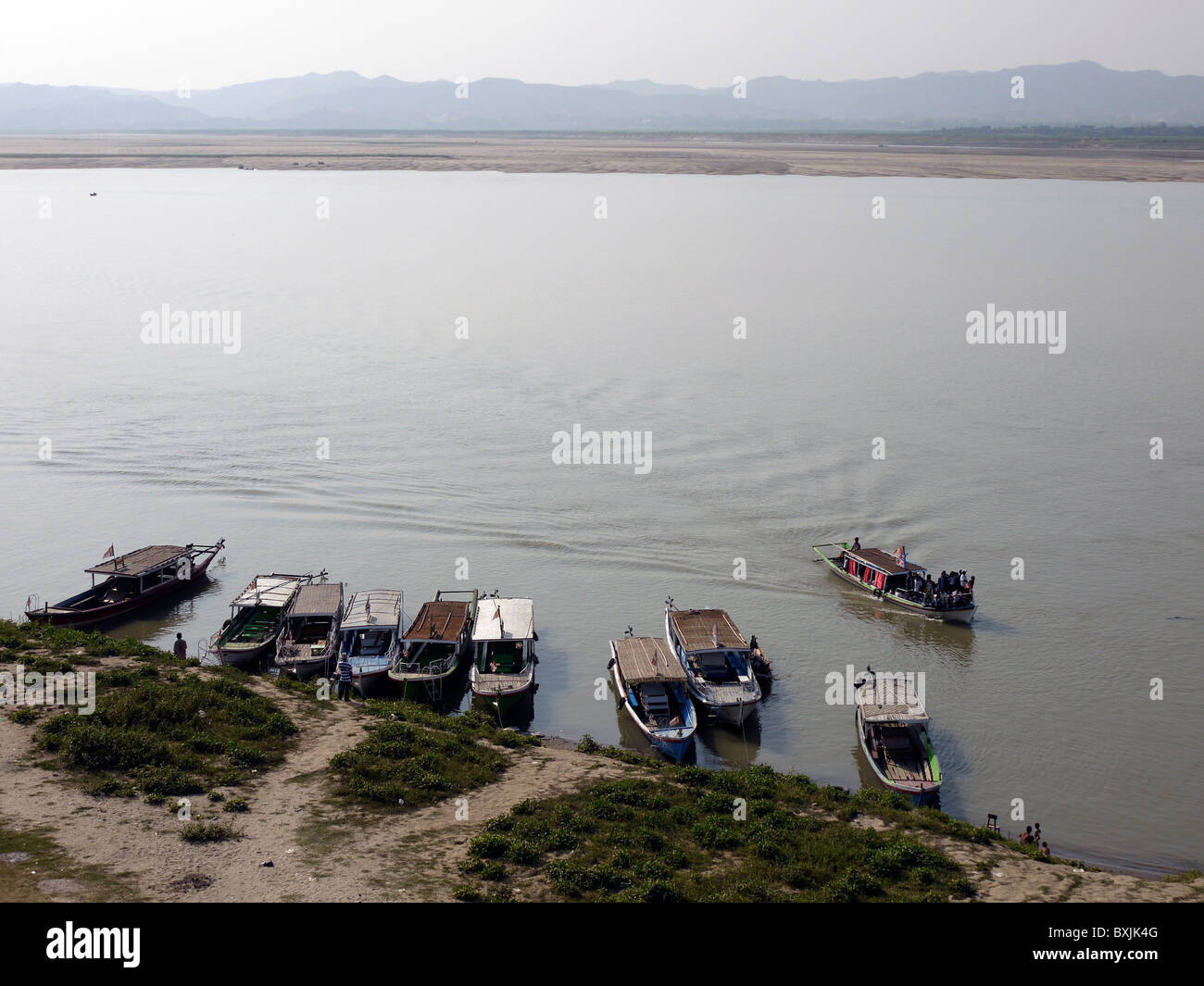 Bagan burma myanmar river sand sandy fishing hi-res stock photography ...
