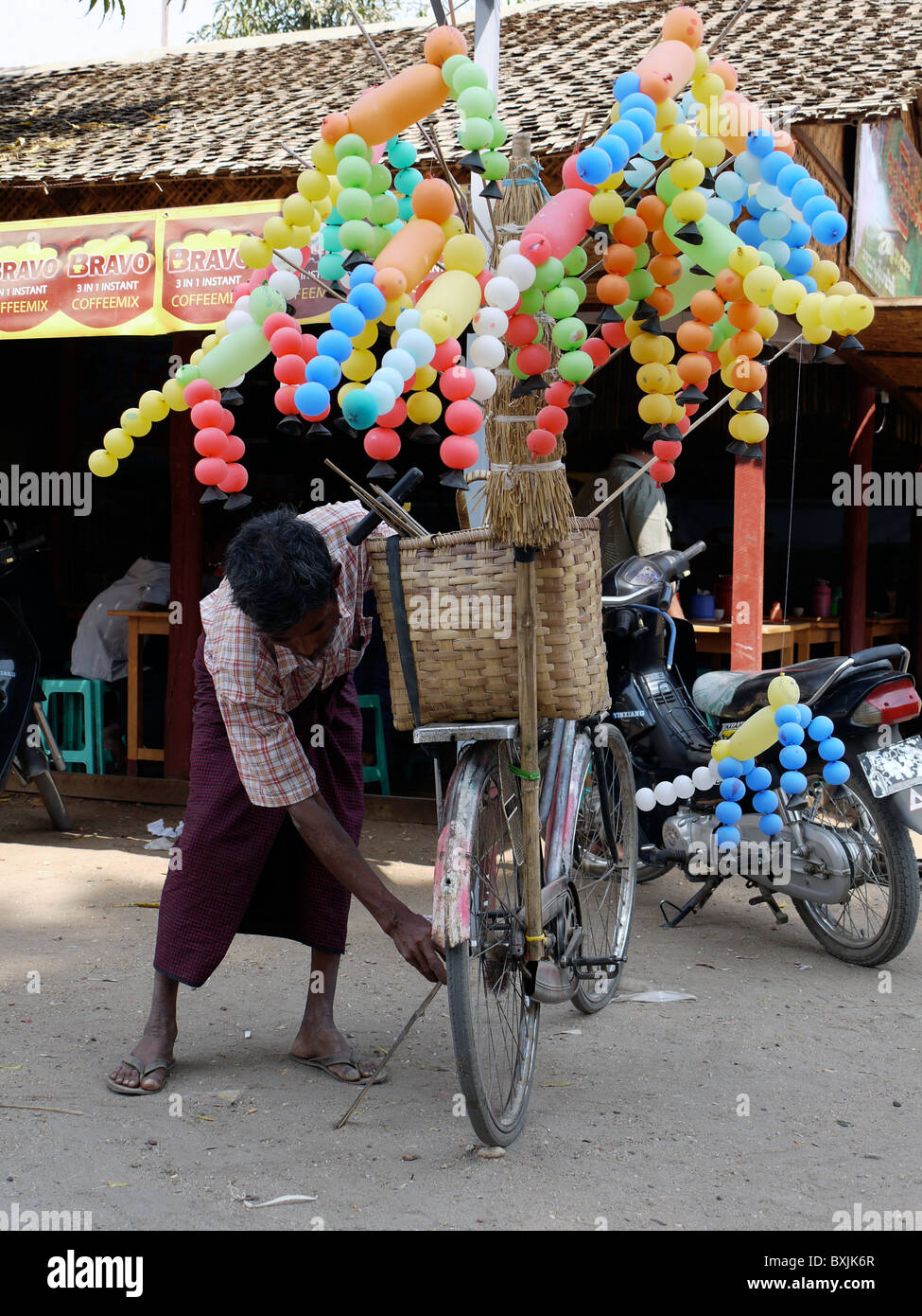 Man selling balloons hi-res stock photography and images - Alamy