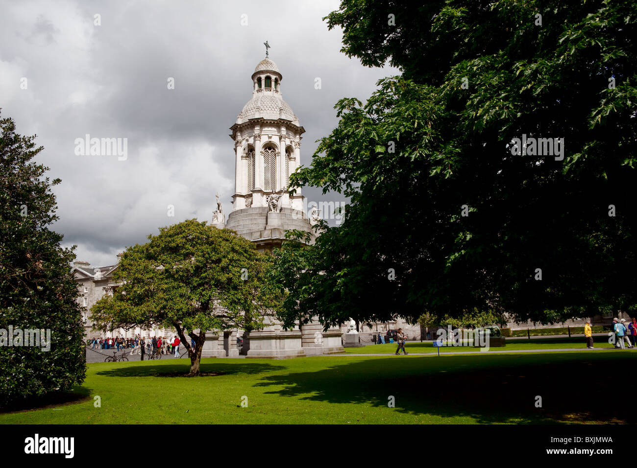 Lawn at trinity college dublin hi-res stock photography and images - Alamy