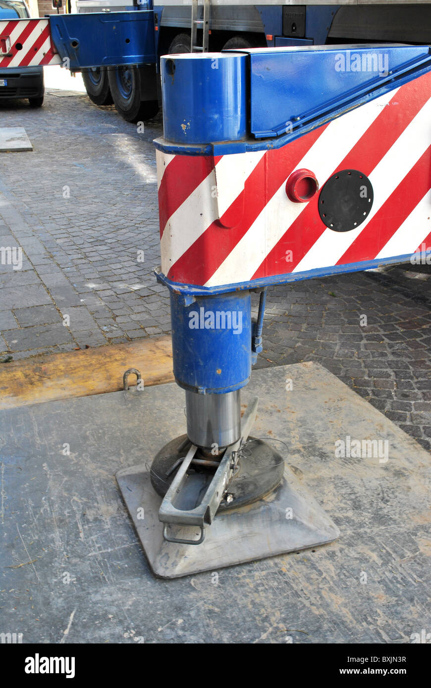 cranes for lifting and moving objects designed by large braided steel ...