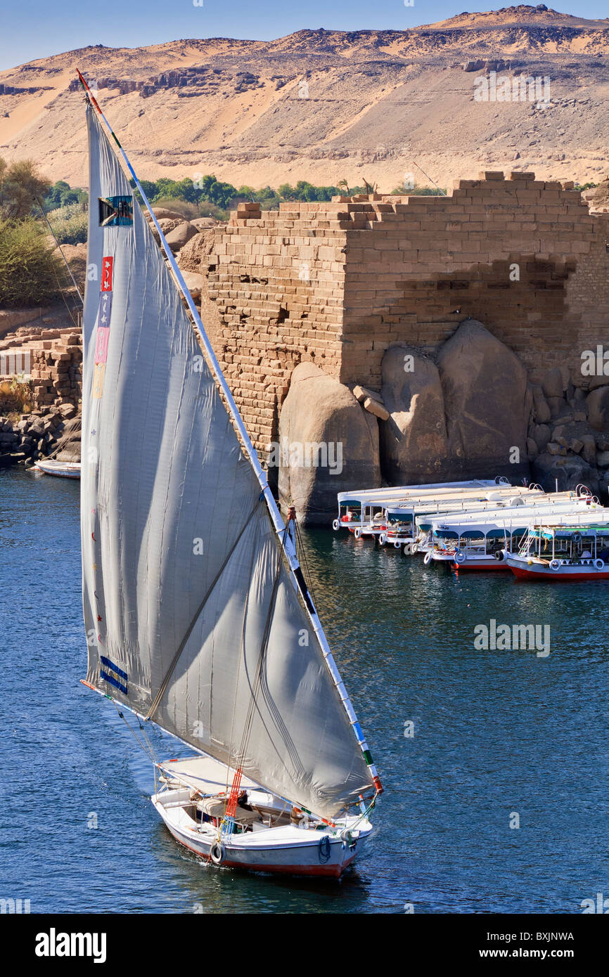 Egypt Aswan Faluka Passing Elaphantine Island Stock Photo - Alamy