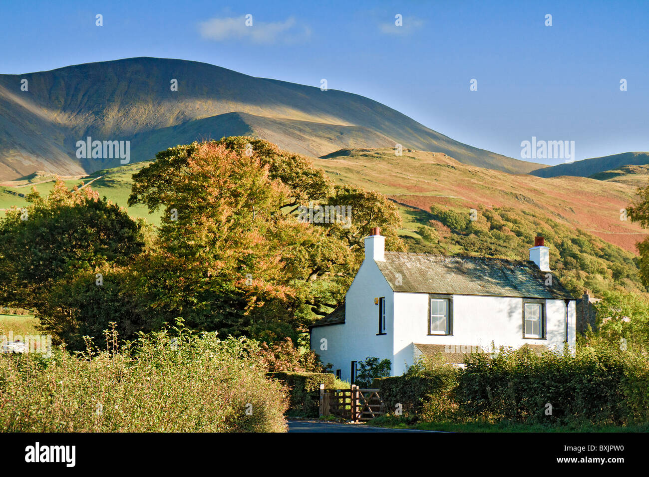 Hillside cottage hi-res stock photography and images - Alamy